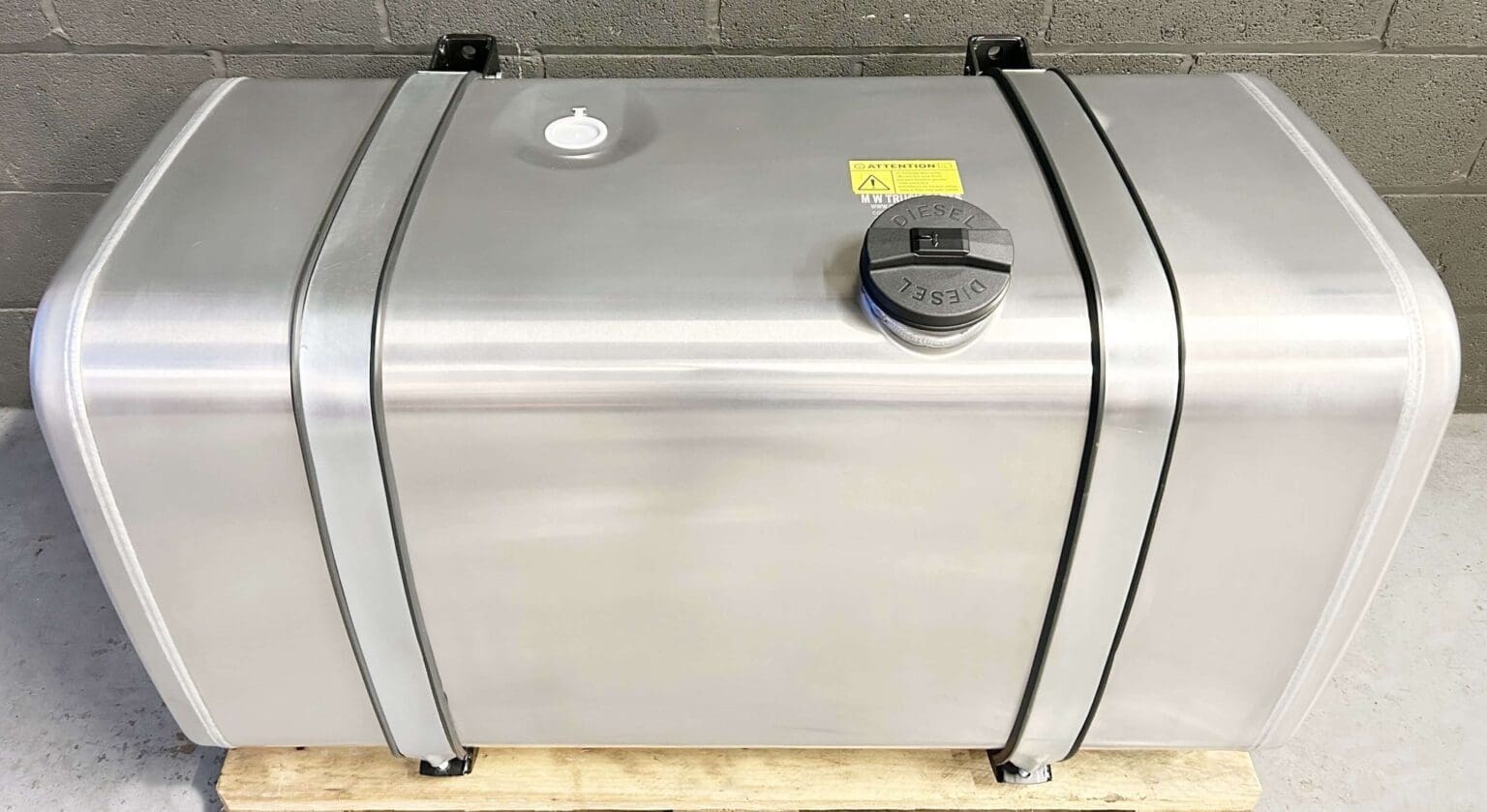 Universal Truck Fuel Tank Aluminium 390L Slim Profile For Side Skirts ...