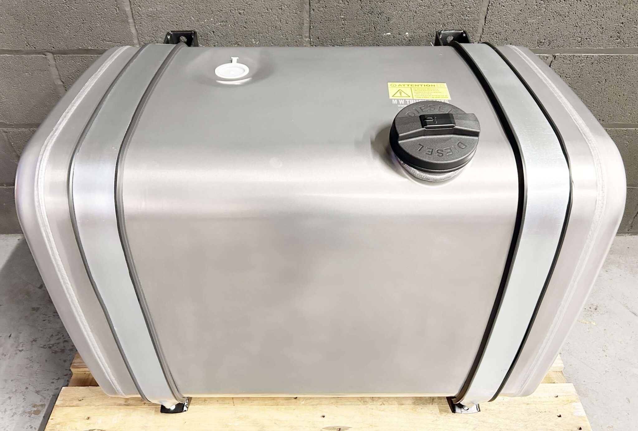 How universal truck fuel tanks work